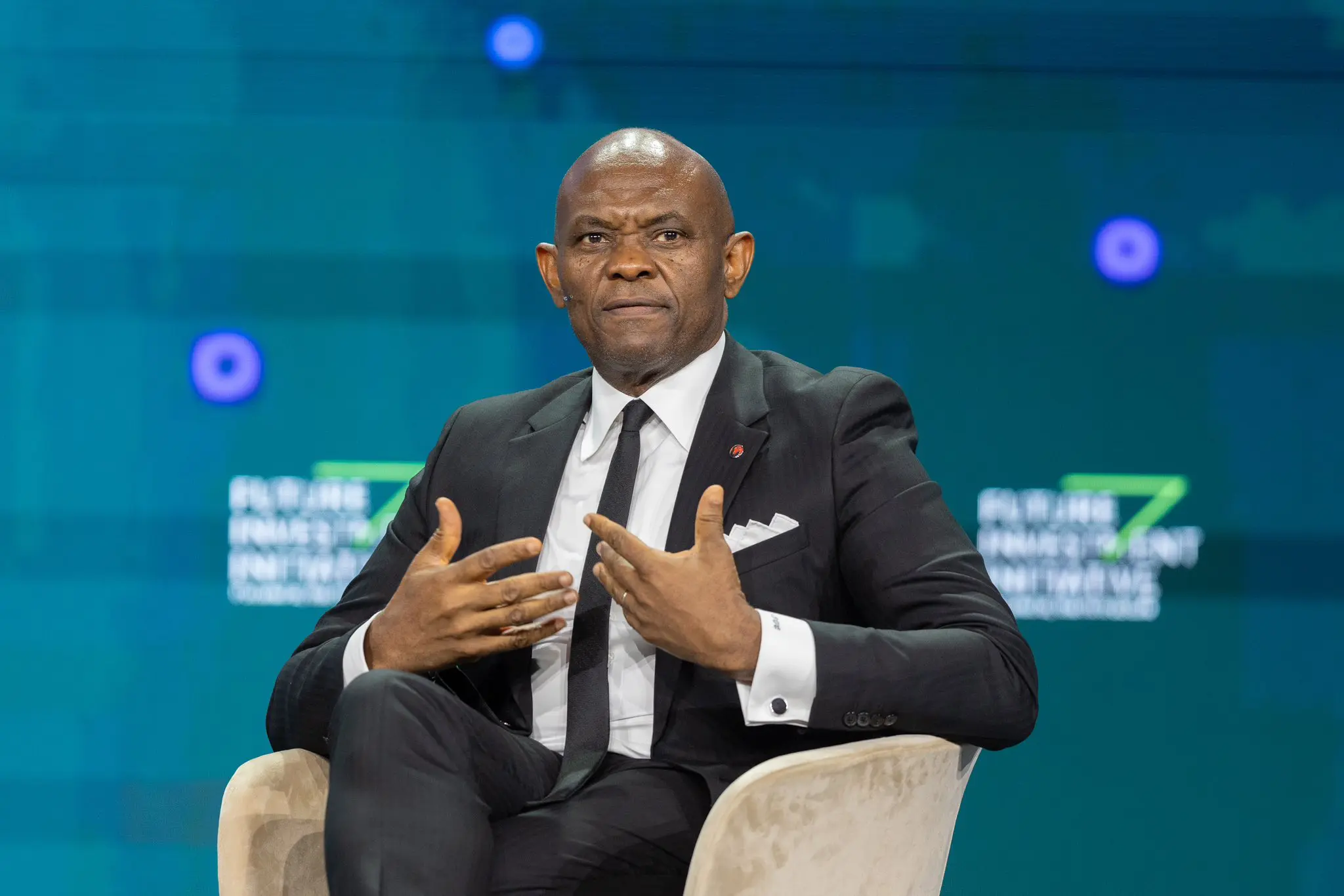 Presidente do Grupo UBA, Tony Elumelu, define as prioridades de África ...